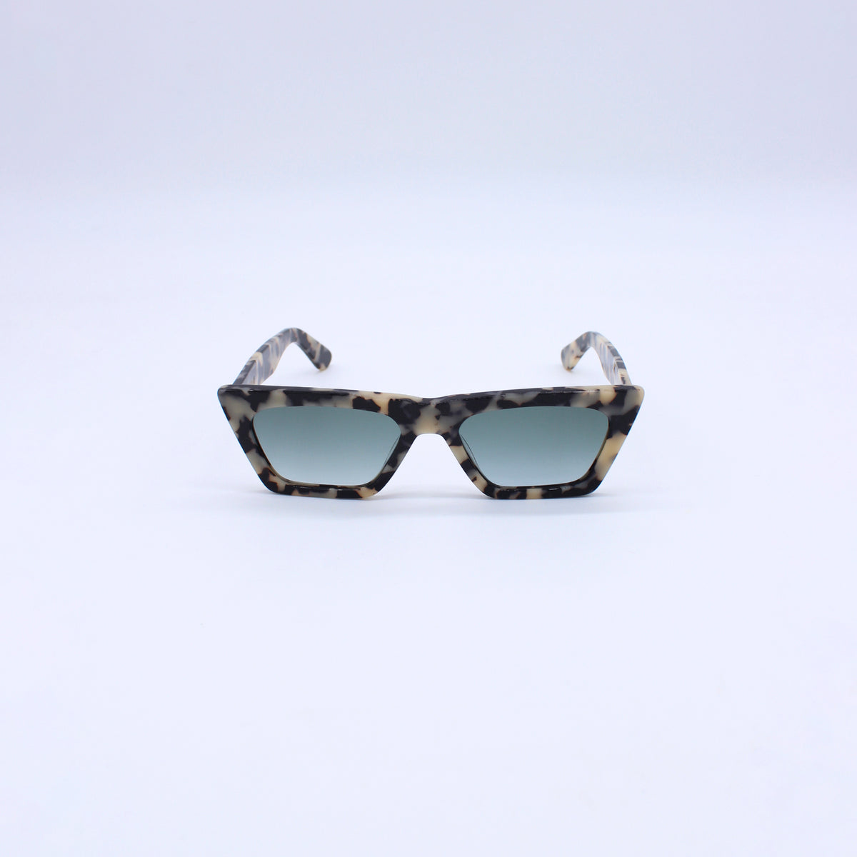 MIA FRAMES – Ba hué